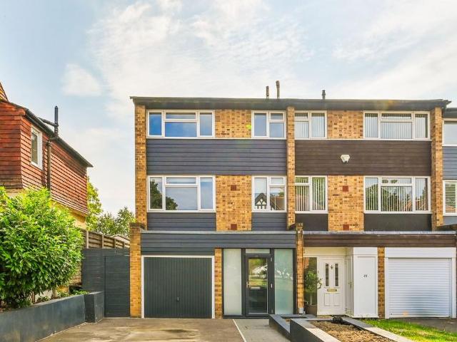 4 bedroom end of terrace house to rent