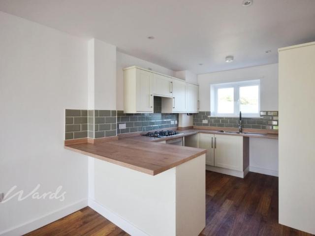 4 bedroom end of terrace house to rent