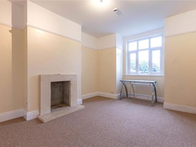 4 bedroom end of terrace house to rent