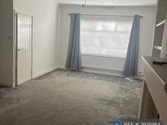 4 bedroom end of terrace house to rent