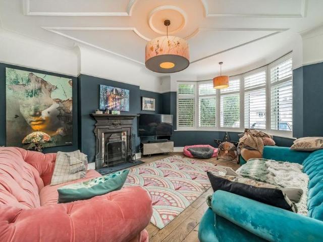 4 bedroom end of terrace house to rent