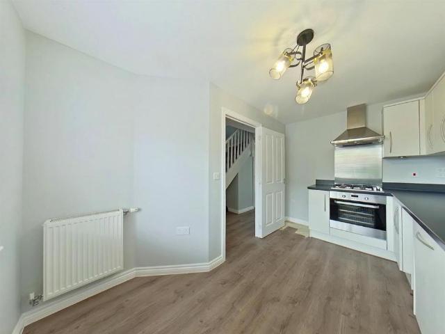 4 bedroom end of terrace house to rent