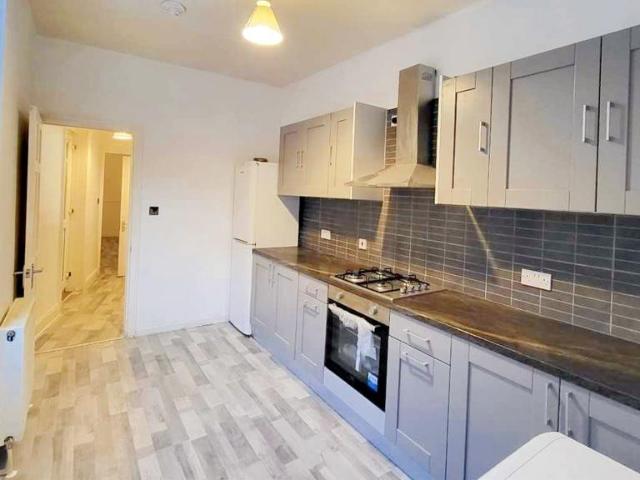 4 bedroom end of terrace house to rent
