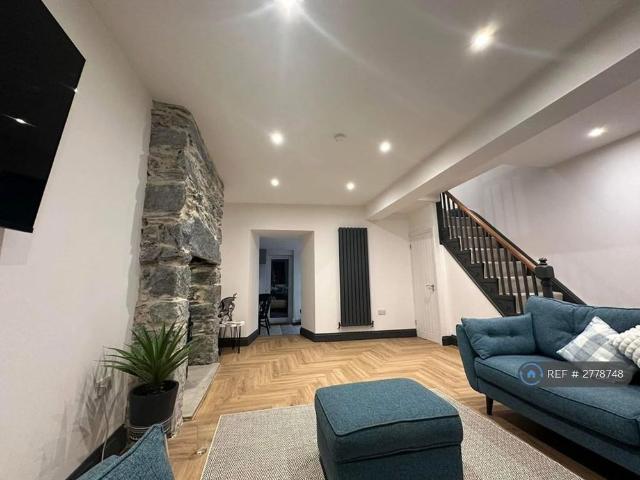 4 bedroom end of terrace house to rent