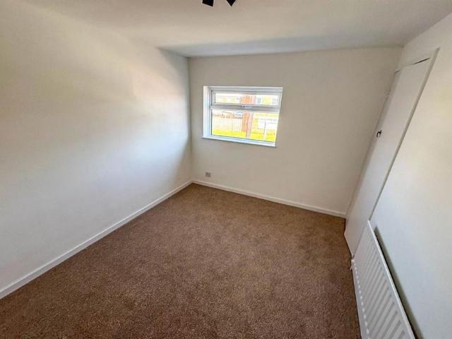4 bedroom end of terrace house to rent