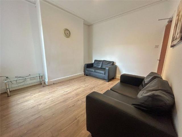4 bedroom end of terrace house to rent