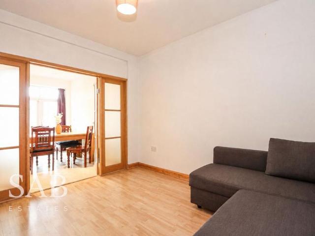 4 bedroom end of terrace house to rent