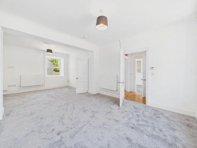 4 bedroom end of terrace house to rent