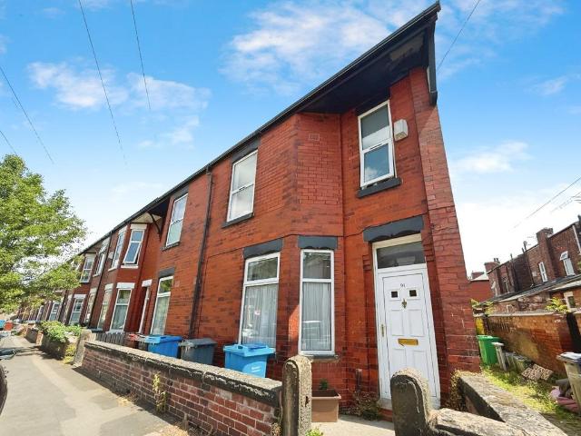 4 bedroom end of terrace house to rent