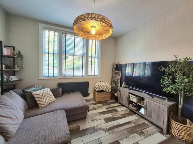 4 bedroom end of terrace house to rent