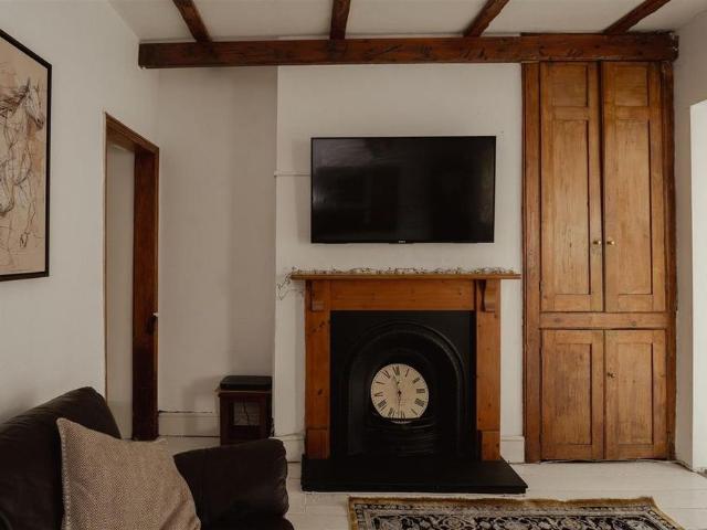 4 bedroom end of terrace house to rent