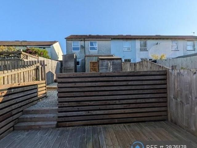 4 bedroom end of terrace house to rent