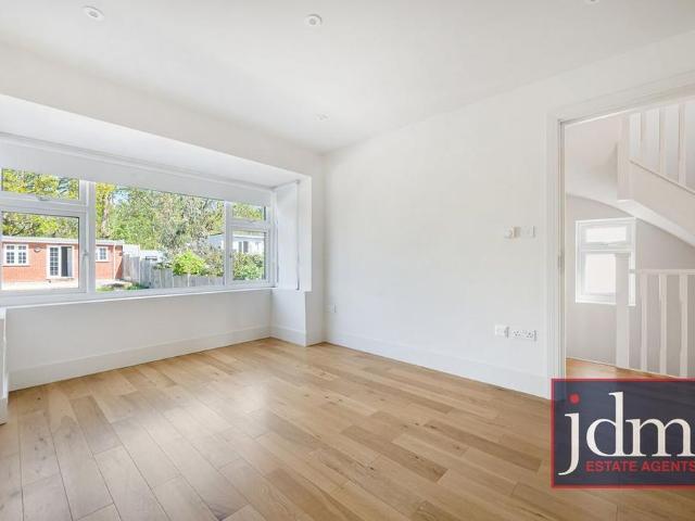 4 bedroom end of terrace house to rent