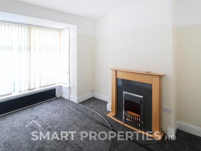4 bedroom end of terrace house to rent