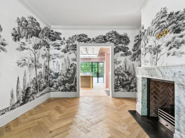 4 bedroom end of terrace house to rent