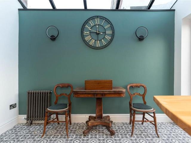 4 bedroom end of terrace house to rent