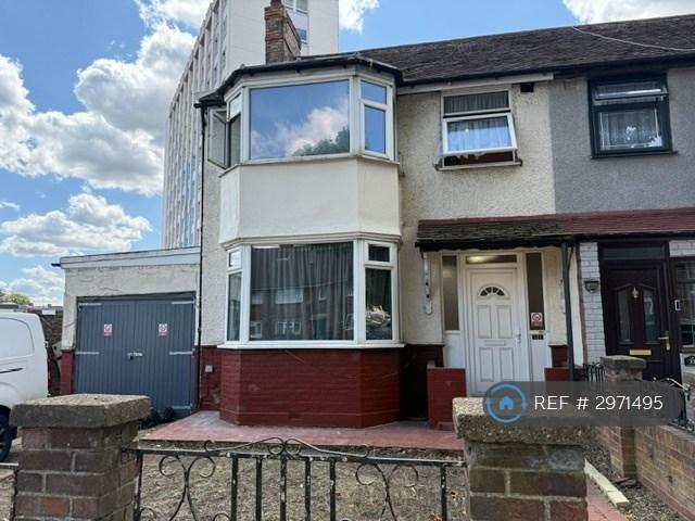 4 bedroom end of terrace house to rent