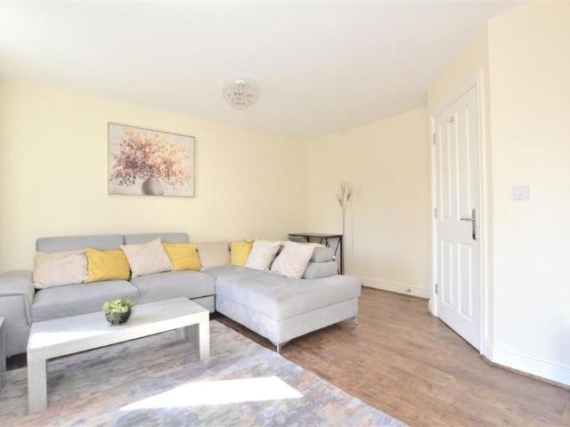 4 bedroom end of terrace house to rent