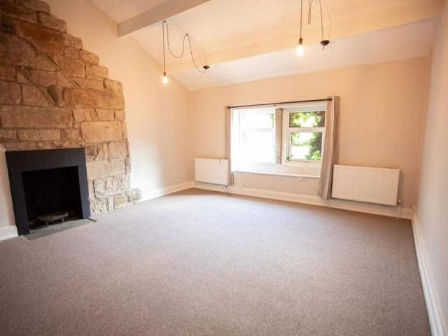 4 bedroom end of terrace house to rent
