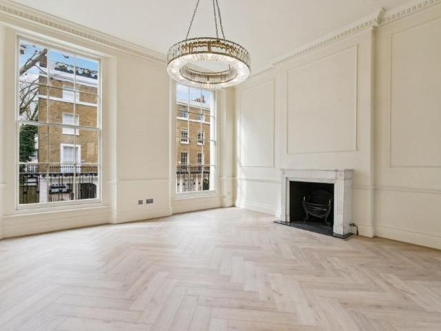 4 bedroom end of terrace house to rent