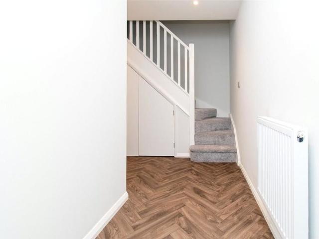 4 bedroom end of terrace house to rent