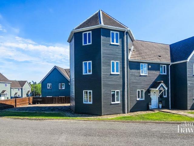 4 bedroom end of terrace house to rent
