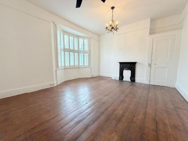 4 bedroom end of terrace house to rent