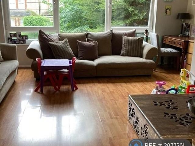 4 bedroom end of terrace house to rent