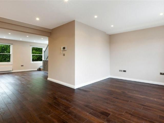 4 bedroom end of terrace house to rent