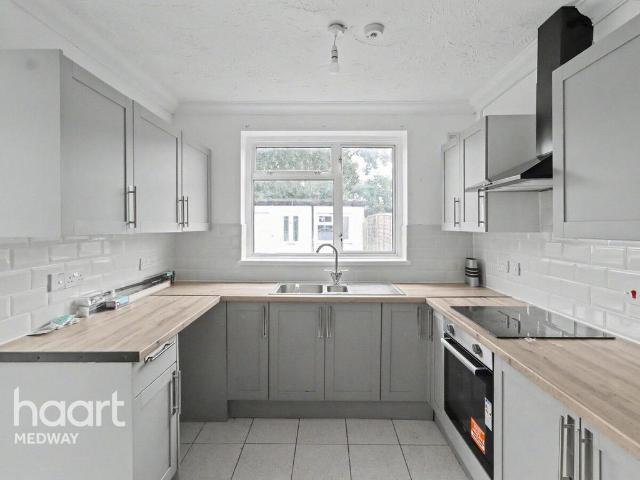 4 bedroom end of terrace house to rent