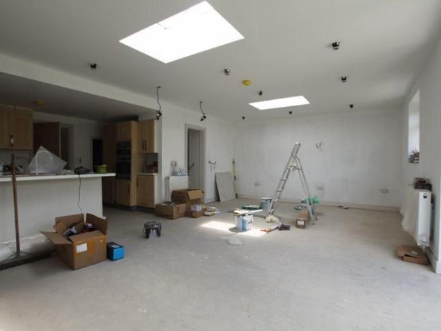 4 bedroom end of terrace house to rent
