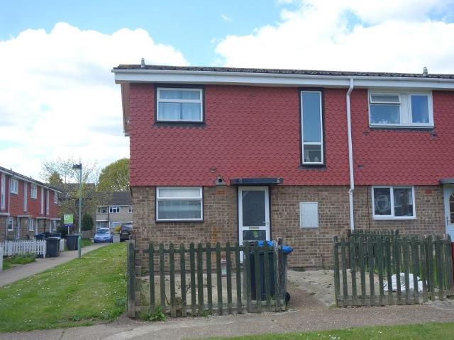 4 bedroom end of terrace house to rent