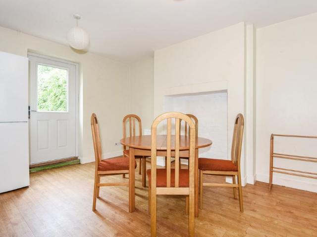 4 bedroom end of terrace house to rent