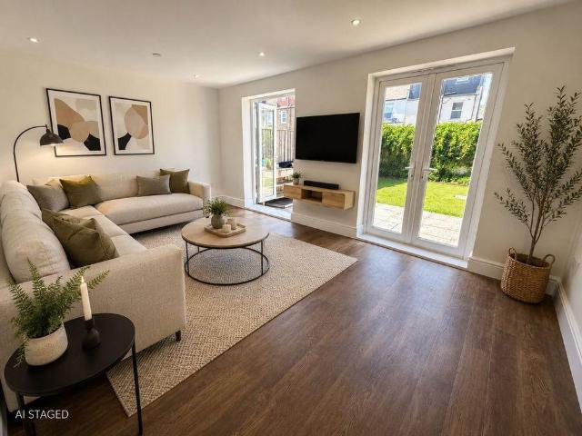 4 bedroom end of terrace house to rent