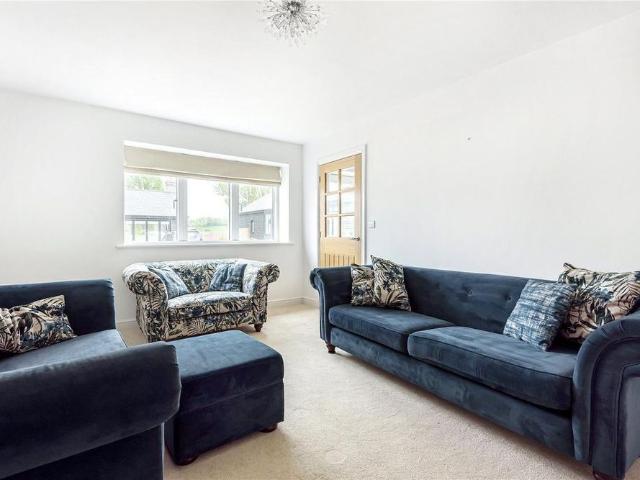 4 bedroom end of terrace house to rent