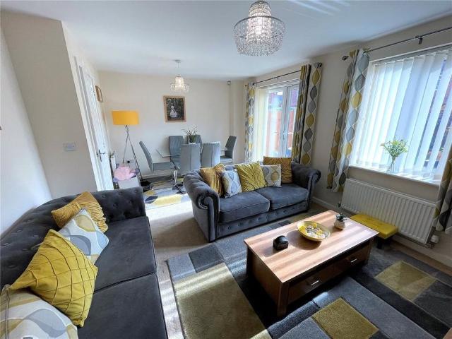 4 bedroom end of terrace house to rent