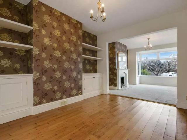 4 bedroom end of terrace house to rent