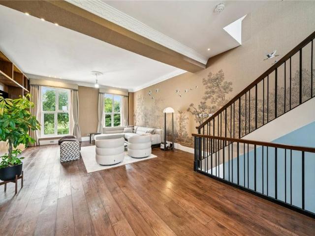 4 bedroom end of terrace house to rent