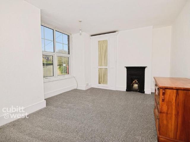 4 bedroom end of terrace house to rent