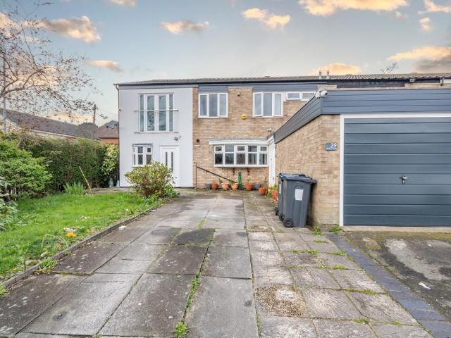 4 bedroom end of terrace house to rent