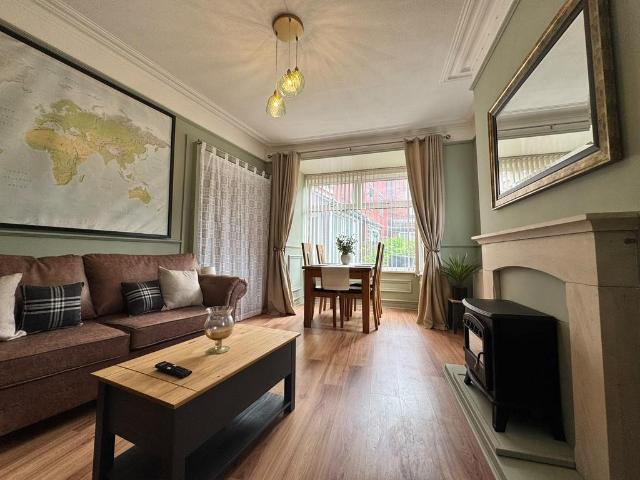 4 bedroom end of terrace house to rent