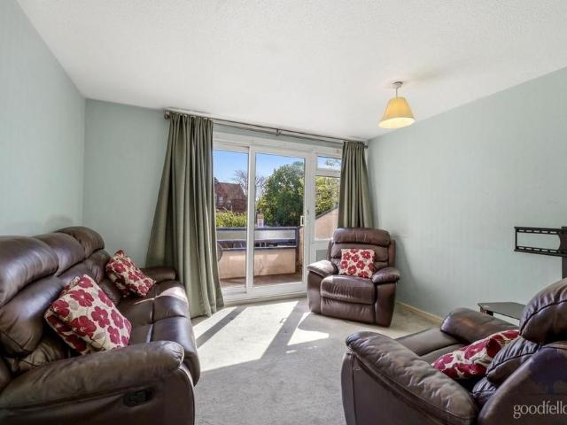 4 bedroom end of terrace house to rent