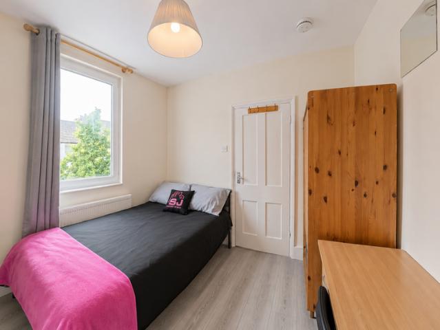 4 bedroom end of terrace house to rent