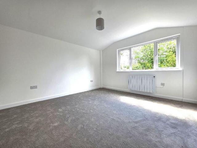4 bedroom end of terrace house to rent