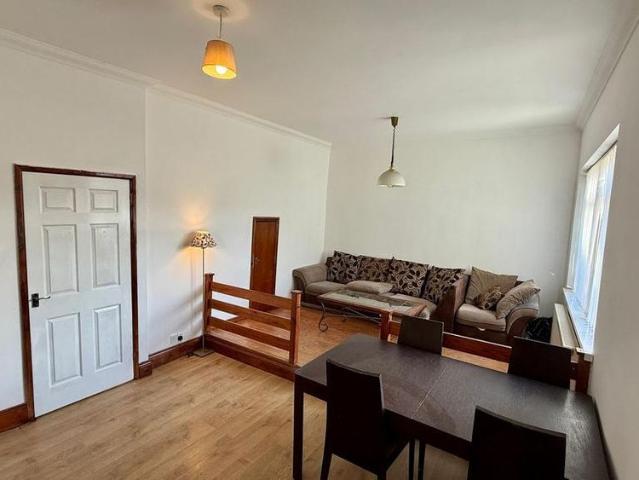 4 bedroom end of terrace house to rent