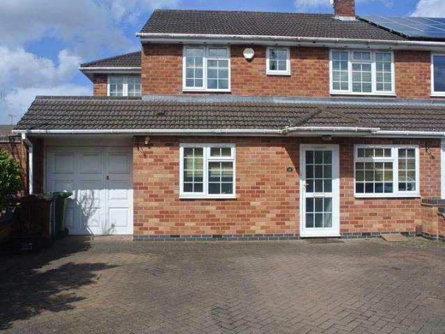 4 bedroom end of terrace house to rent