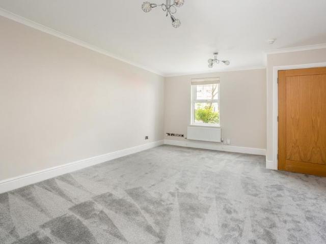 4 bedroom end of terrace house to rent