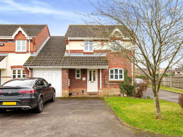 4 bedroom end of terrace house to rent