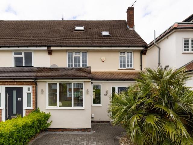 4 bedroom end of terrace house to rent