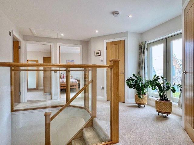 4 bedroom end of terrace house to rent